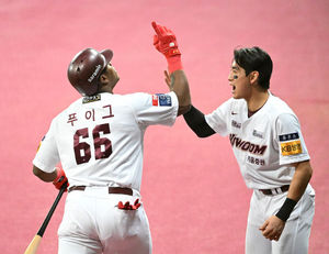 ‘ML 가을 5홈런’ 푸이그, KBO에서 벌써 3홈런…역시 메이저리거는 다르다 [PO4] - OSEN