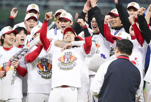 [사진]김강민,'맹활약 최정 제치고 KS MVP 선정' - OSEN