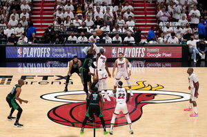 FTX 탈출 러시 합류한 NBA 마이애미, “경기장 명명권 파트너 변경” - OSEN