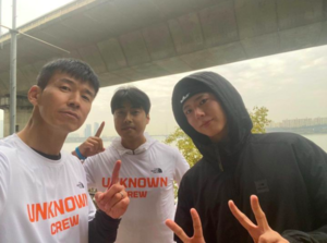 션X박보검, 또 뭉쳤다!..새벽 러닝 10km 완주하는 일상 - OSEN