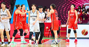 [사진] 4연승 BNK, 우리가 1위 - OSEN