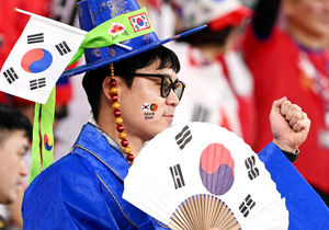 [사진]'어게인 2002' 한국-포르투갈전 예언하는 부채도사 - OSEN