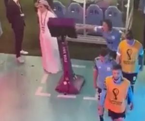 '루카쿠처럼' 카바니, 'PK 무시' VAR 모니터 날려 버렸다 - OSEN