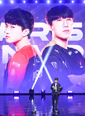 [사진]케리아 류민석-룰러 박재혁,'LCK 레귤러 시즌 MVP 수상' - OSEN