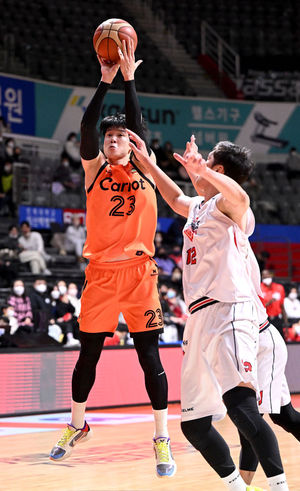 [사진]캐롯 전성현, '미들슛도 OK' - OSEN