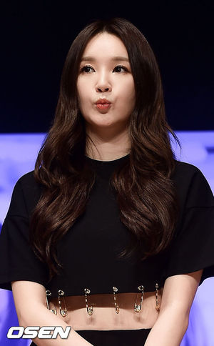 강민경, 쇼핑몰 고가 논란→열정페이..사복여신 노래만 쭉 하지 [Oh!쎈 초점] - OSEN