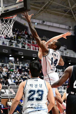 [사진]KCC 제퍼슨, '날았다' - OSEN