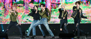 [사진]TXT, '치명적인 동화처럼' - OSEN