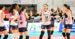[사진] 2세트 승리 기쁨 나누는 GS 칼텍스 선수들 - OSEN
