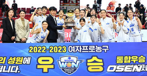 ‘BNK전 5연승’ 우리은행, 25경기 만에 정규리그 우승 - OSEN