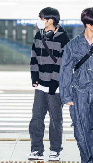 [사진]CIX BX,'커다란 헤드셋을 목에 걸고' - OSEN