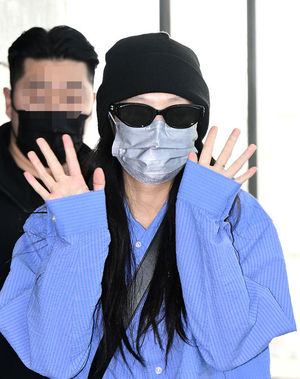 [사진]블랙핑크 제니,'깜찍한 손인사' - OSEN