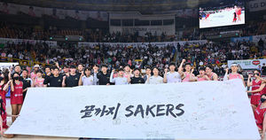 [사진] 9년만의 플레이오프 오른 LG - OSEN