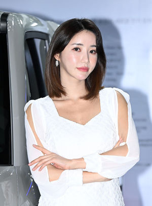 [사진]포즈 취하는 모델 임솔아 - OSEN