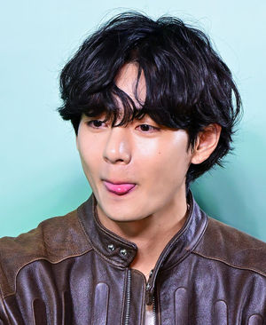 [사진]BTS 뷔, 박서준 '드림' 기대합니다 - OSEN