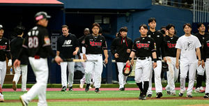 [사진]속절없는 6연패 수렁에 입술 깨무는 KT - OSEN