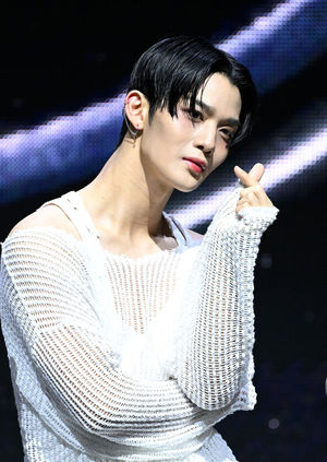 [사진]CIX 배진영,'하트가 이렇게 달콤하다니' - OSEN