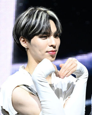 [사진]CIX BX,'제 마음이에요' - OSEN