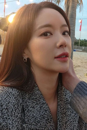 황정음, 턱에 찔리겠어… 혹독한 다이어트 후 매일 미모 경신ing - OSEN