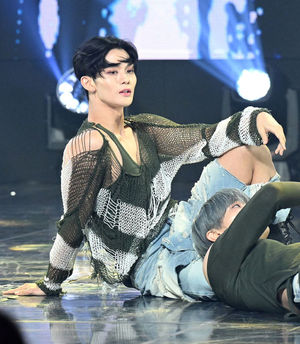 [사진]CIX 배진영,'멋진 눈빛' - OSEN