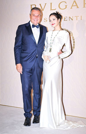 [사진]앞머리 올린 블랙핑크 리사,'불가리 CEO와 함께' - OSEN