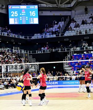 [사진]'홈에서 충격의 VNL 25연패' 여자배구 대표팀, '82분만에 0-3 완패' - OSEN