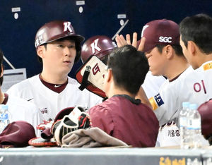 [사진]이원석,'1400안타 달성' - OSEN