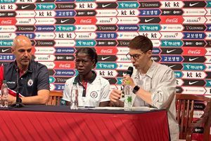 PSG '찐팬' 파비앙, 파주 NFC에 깜짝 등장...통역가로 활약 [오!쎈 현장] - OSEN