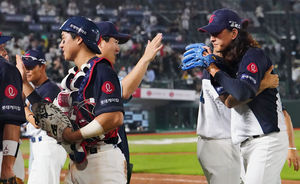 [사진] 손성빈, 완벽한 승리 함께 즐겨요 - OSEN