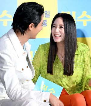 [사진]김혜수-조인성, '다정함 가득' - OSEN