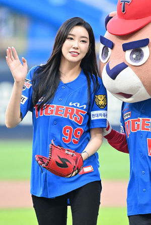 [사진]미스코리아 이승현,'단아한 손인사' - OSEN