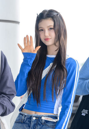 [사진]뉴진스 다니엘,'러블리 손인사' - OSEN