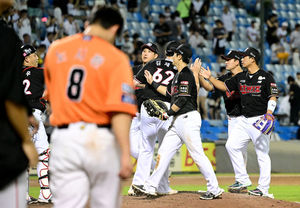 [사진]한화 잡아내며 10연속 위닝시리즈 달리는 KT - OSEN