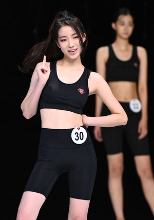 [사진]심서희, '뉴진스 노래에 맞춰' - OSEN