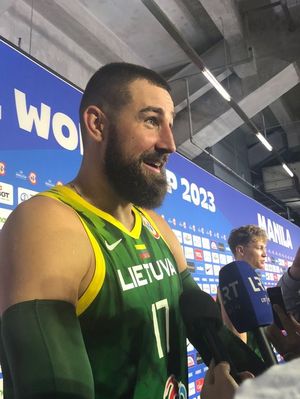 미국농구 무너뜨린 NBA 특급센터 발렌츄나스 "우리는 12명의 선수가 함께 뛰었다!" [마닐라통신] - OSEN