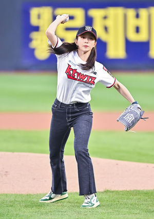 [사진]EXID 출신 하니,'KT 승리 향한 시구' - OSEN