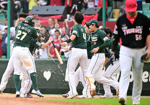 [사진]'김성현 끝내기' SSG, KIA 잡고 5위 사수 - OSEN