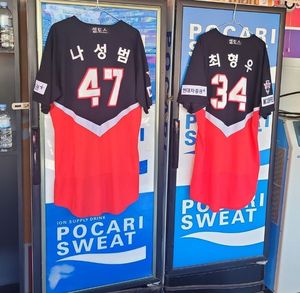 유니폼만 걸려 있어 더 그리운 나성범과 최형우, 해결사 공백…'차포' 없는 KIA, 5강 점점 멀어진다 [오!쎈 인천] - OSEN