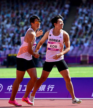 [사진]남자 육상 400m 계주 김국영-이재성, '항저우AG 결선 진출 기쁨' - OSEN