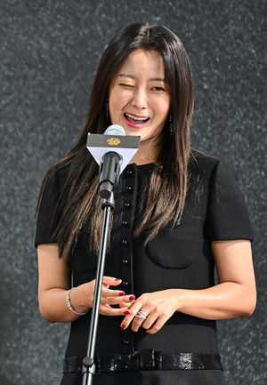 [사진] 윙크하는 김희선 - OSEN