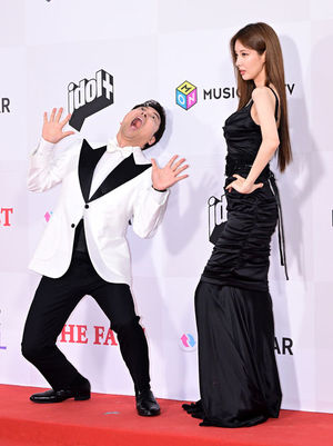 [사진]전현무-서현, 'TMA 5년째 MC 세리머니' - OSEN