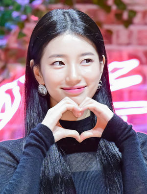 [사진]수지에 이끌림 - OSEN