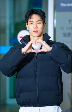 [사진]몬스타엑스 셔누,'아침을 깨우는 하트' - OSEN