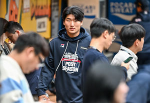 [사진]WC 1차전 선발 곽빈,'부담을 안고' - OSEN