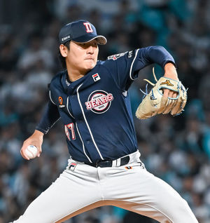 [사진]WC 1차전 두산 선발 곽빈 - OSEN