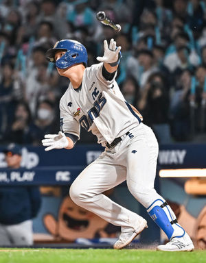 [사진]2타점 적시타 서호철,'WC 6타점째' - OSEN