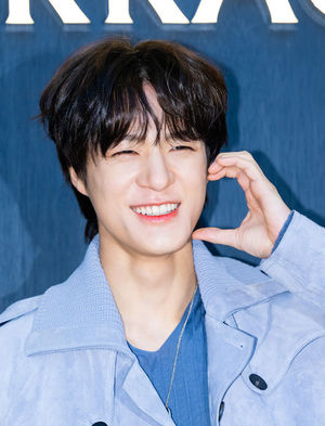 [사진]NCT 제노,'수줍은 미소로 볼하트' - OSEN