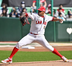 [사진]준PO 1차전 SSG 선발 엘리아스 - OSEN