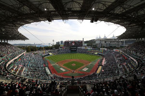 [사진]만원 관중 기록한 준PO 1차전 - OSEN