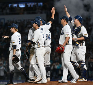 [사진]NC, '준PO 스윕 승리 만끽' - OSEN